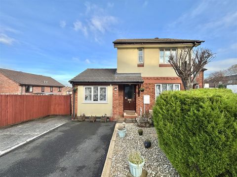3 bed detached house for sale in Manor View, Par PL24, £260,000 - Zoopla