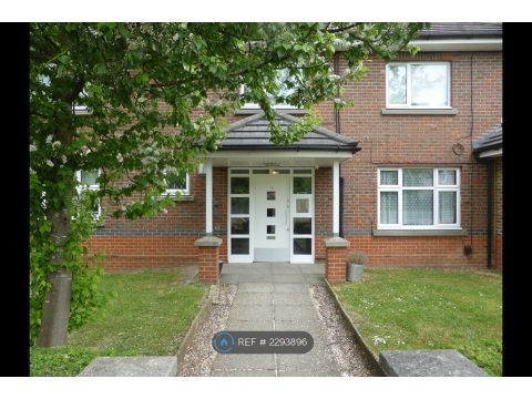 Studio to rent in Wellfield Road, Hatfield AL10, £750 pcm - Zoopla