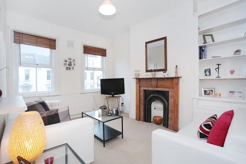 Battersea Rise SW11, 2 bed flat to rent, £2,250 pcm - Zoopla