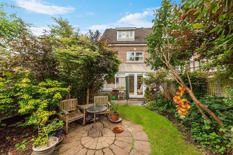 4 bed town house for sale in Water Mead, Chipstead, Coulsdon CR5, £ ...