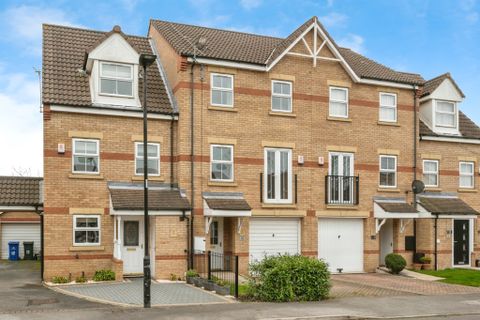 3 bed town house for sale in Turnberry Mews, Stainforth, Doncaster DN7, £150,000 - Zoopla