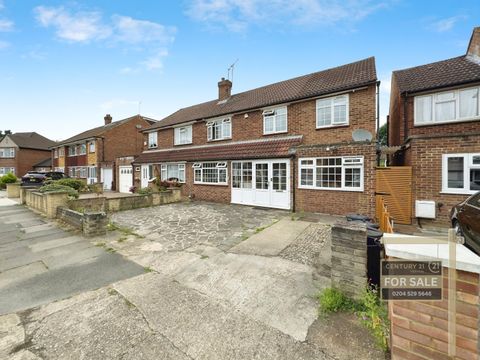 Edinburgh Drive, Ickenham, Uxbridge UB10, 4 bed semi-detached house for ...