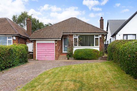 2 bed detached bungalow for sale in Robert Avenue, St. Albans AL1, £ ...