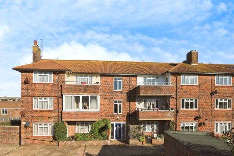 Bourne Street, Eastbourne BN21, 2 bed flat for sale, £210,000 - Zoopla