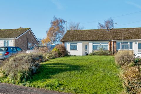 Jubilee Close, Steeple Aston OX25, 3 bed semi-detached bungalow for ...