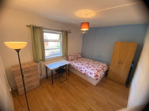 Room to rent in Tarling Street, London E1, £950 pcm - Zoopla