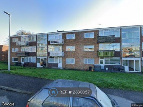3 bed flat to rent in Mereworth House, Rochester ME2, £1,500 pcm - Zoopla
