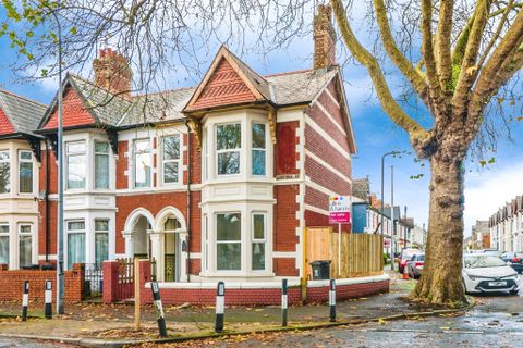 4 bed end terrace house for sale in Courtenay Road, Splott, Cardiff ...