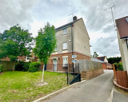 4 bed semi-detached house for sale in Bridge Close, Codmore Hill ...