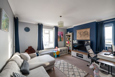 Radstock Way, Merstham RH1, 3 bed flat for sale, £265,000 - Zoopla