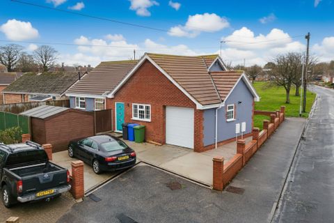 Witney Green, Lowestoft NR33, 4 bed detached house for sale, £400,000 ...