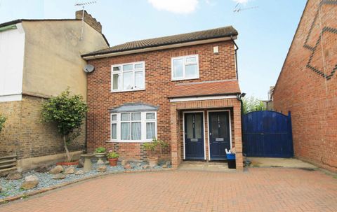 2 bed flat to rent in Colne Road, Twickenham TW2, £1,750 pcm - Zoopla