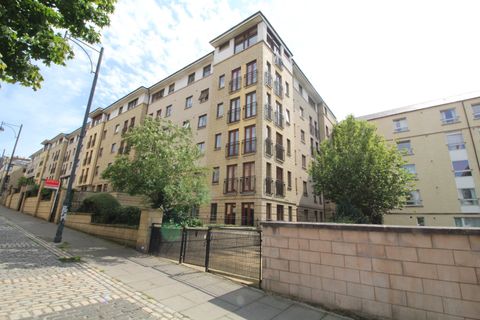 3 bed flat to rent in High Riggs, Edinburgh EH3, £2,400 pcm - Zoopla