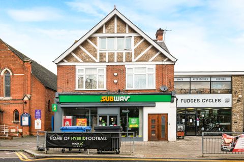 Station Road, Addlestone, Surrey KT15, 2 bed maisonette for sale, £ ...
