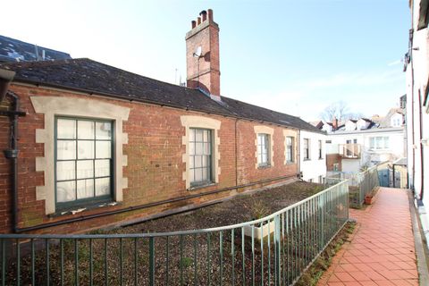 2 bed flat to rent in The Mint, Fore Street, Exeter EX4, £950 pcm - Zoopla