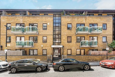 St. Mary Graces Court, Cartwright Street, London E1, 3 bed maisonette ...