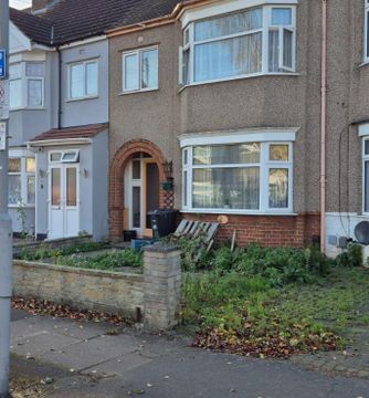 3 bed terraced house to rent in Ramsgill Drive, Ilford IG2, £2,200 pcm ...