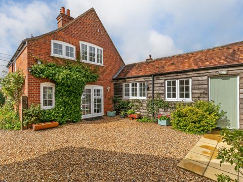 Old Post Cottage, Tadley RG26, 3 bed cottage for sale, £795,000 - Zoopla