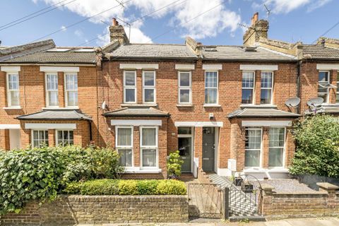 2 bed flat for sale in Connaught Road, London W13, £525,000 - Zoopla