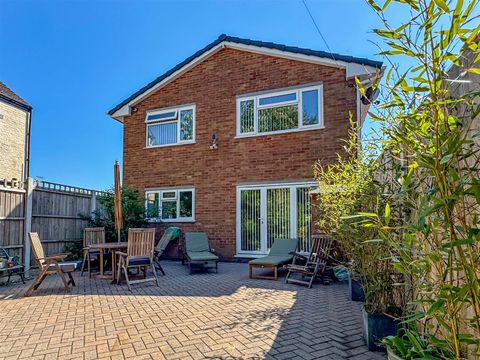 2 bed flat for sale in Lyminster Road, Littlehampton BN17, £250,000 ...