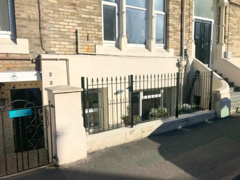 The Crescent, Boscombe, Bournemouth BH1, 1 bed flat to rent, £800 pcm ...
