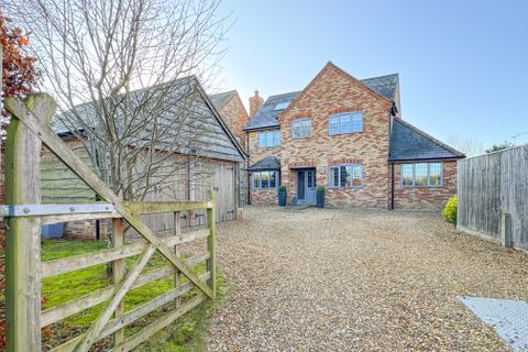 6 bed detached house for sale in Eythrope Road, Stone, Buckinghamshire ...