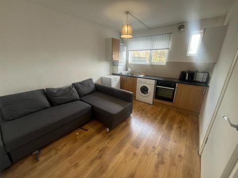 Clockhouse Lane, Collier Lane RM5, 1 bed property to rent, £1,150 pcm ...