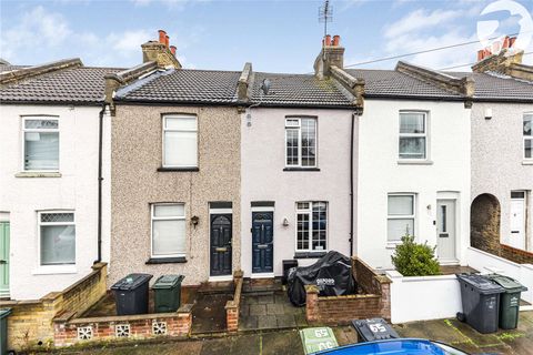 2 bed terraced house for sale in Howard Road, Dartford, Kent DA1, £300,000 - Zoopla