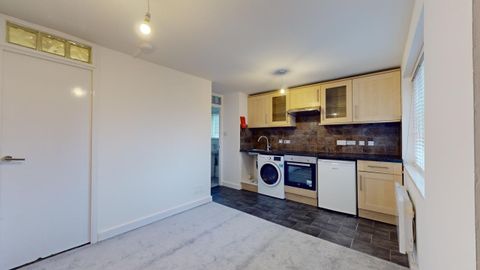 1 bed flat to rent in Mansell Road, London W3, £1,350 pcm - Zoopla