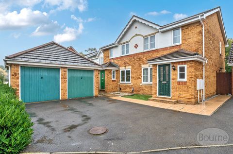 Stirling Close, Ash Vale, Surrey GU12, 3 bed semi-detached house for ...