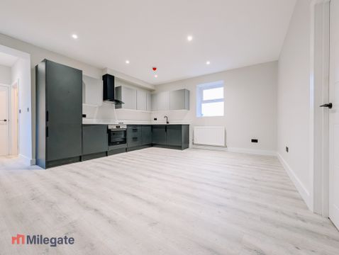 Victoria Road, Sevenoaks TN13, 2 bed flat to rent, £1,900 pcm - Zoopla