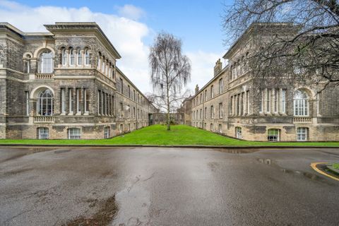 1 bed flat for sale in Sutherland House, London SE18, £300,000 - Zoopla