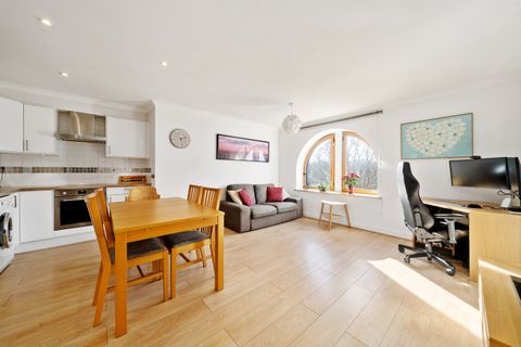 Acton Lane, Chiswick, London W4, 2 bed flat for sale, £550,000 - Zoopla