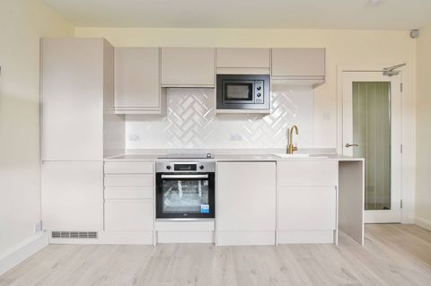 2 bed flat to rent in Comber Grove, Camberwell, London SE5, £2,250 pcm ...