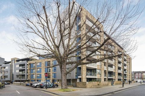 2 bed flat for sale in Boyson Road, Walworth SE17, £525,000 - Zoopla