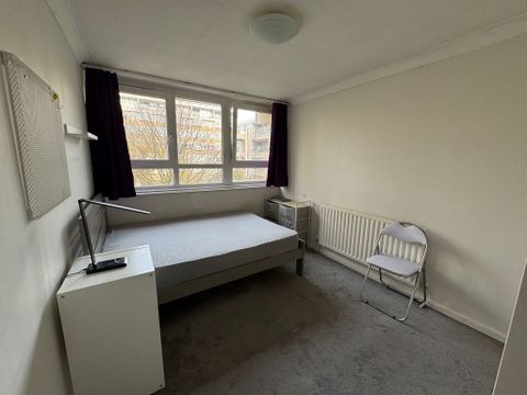 Room to rent in Badric Court, Yelverton Road, London SW11, £750 pcm ...