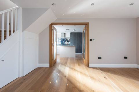 Moat Crescent, Finchley, London N3, 4 bed terraced house to rent, £ ...