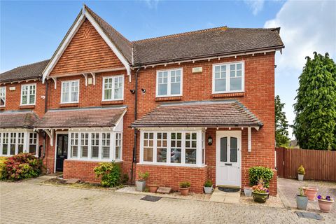 3 bed end terrace house for sale in Walnut Tree Place, Send, Woking ...