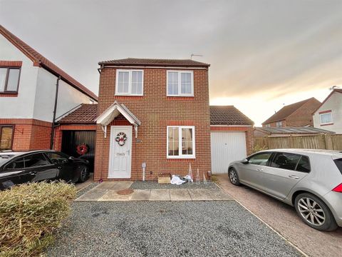 3 bed link detached house for sale in Beeleigh Way, Caister-On-Sea ...