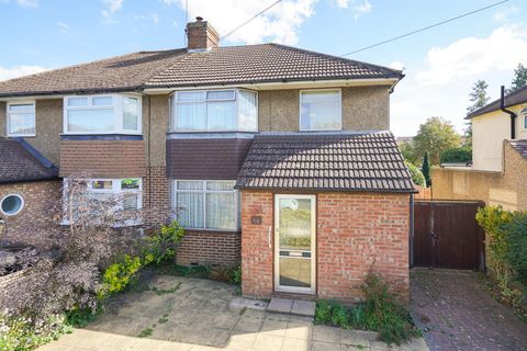 Oakwood Drive, St Albans AL4, 3 bed semi-detached house for sale, £ ...