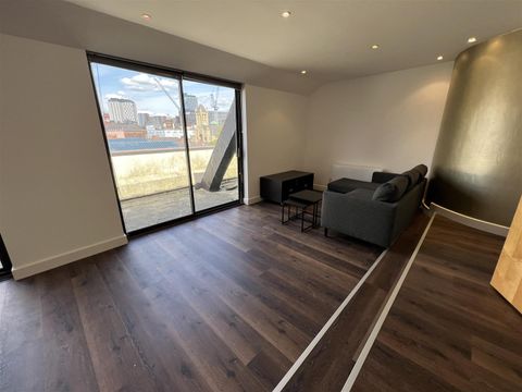 2 bed flat to rent in Victoria House, Leeds, West Yorkshire LS1, £1,400 ...