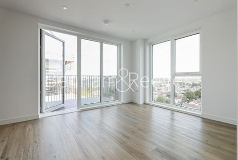 Viola House, Greenleaf Walk UB1, 1 bed flat to rent, £1,700 pcm - Zoopla