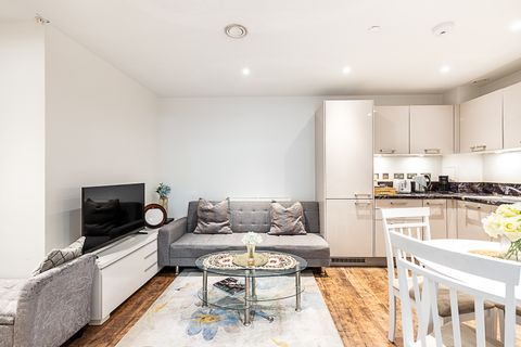 Valetta House, Vista Chelsea Bridge, Queenstown Road, London SW11, 3 ...