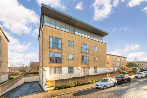Sovereign Place, Harrow HA1, 2 bed flat to rent, £1,800 pcm - Zoopla
