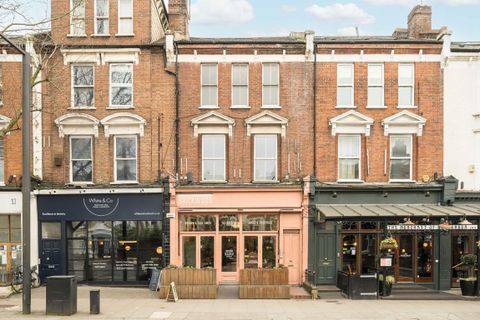 2 bed flat to rent in Battersea Rise, London SW11, £2,200 pcm - Zoopla