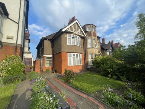 Queens Park Parade, Northampton, Northamptonshire NN2, 4 bed semi ...