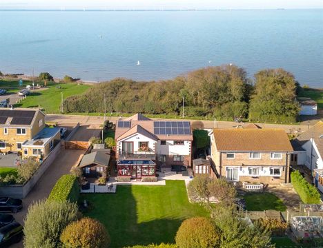 4 bed detached house for sale in Reculver Drive, Herne Bay CT6, £ ...