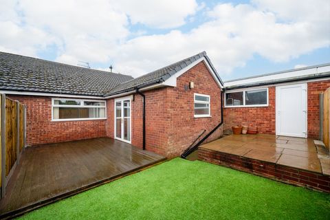 Matlock Drive, Inkersall, Chesterfield S43, 3 bed semi-detached ...