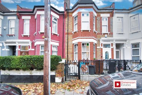 Studio to rent in Mildenhall Road, Lower Clapton, Millfields Park ...
