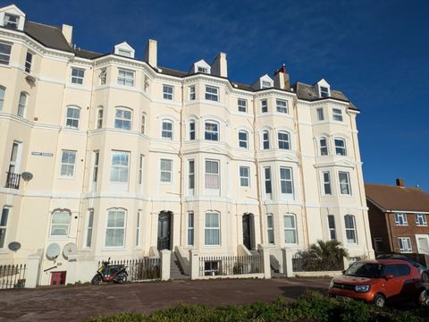 Priory Gardens, Folkestone, Kent CT20, 1 bed flat to rent, £875 pcm ...